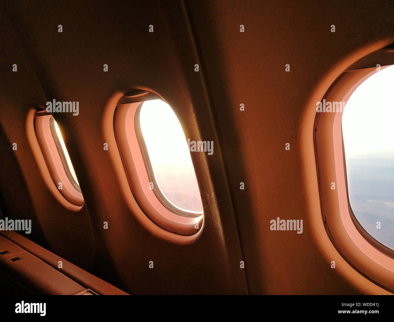 Windows airplane hi-res stock photography and images - Alamy