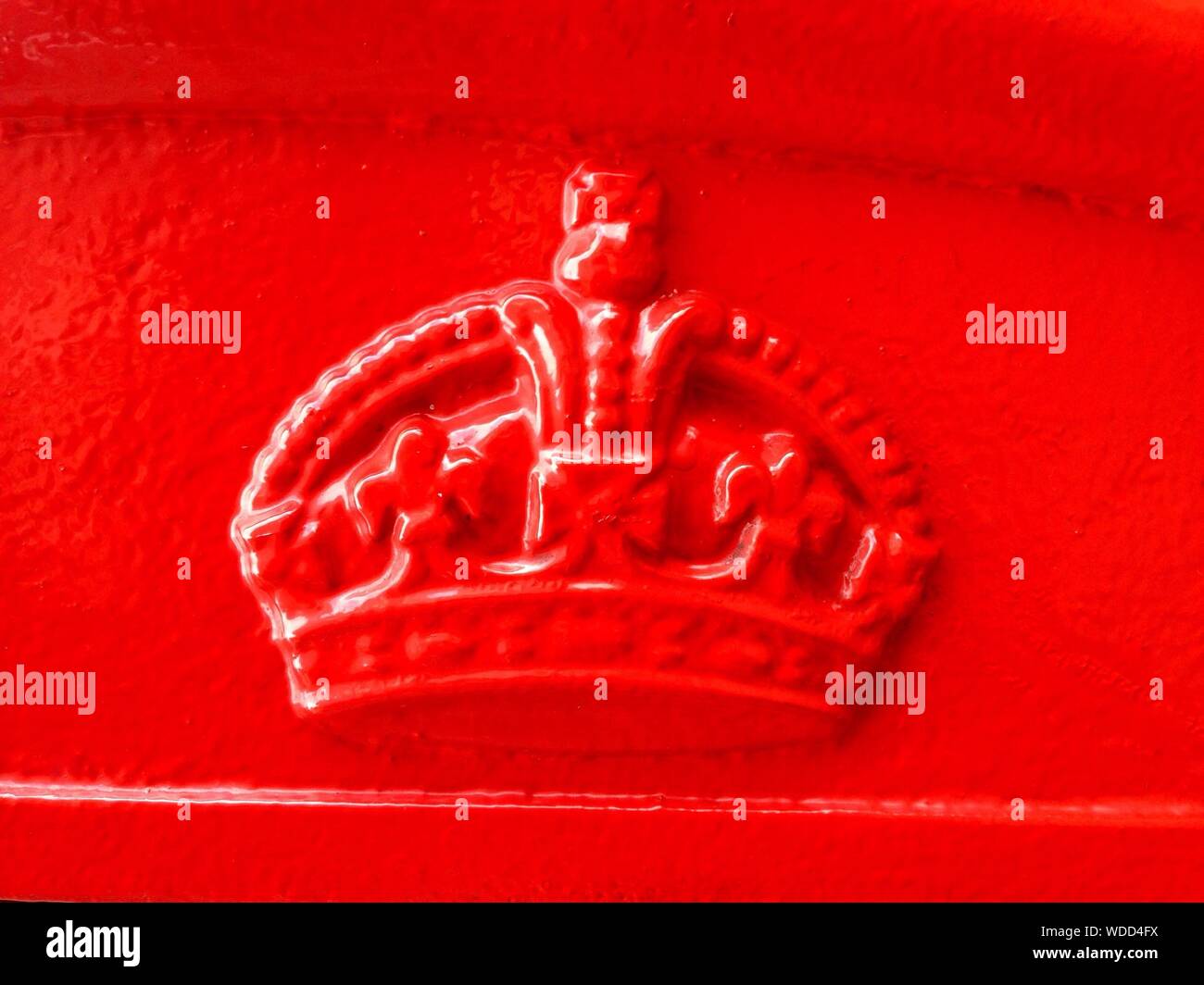 Red metal sign hi-res stock photography and images - Alamy