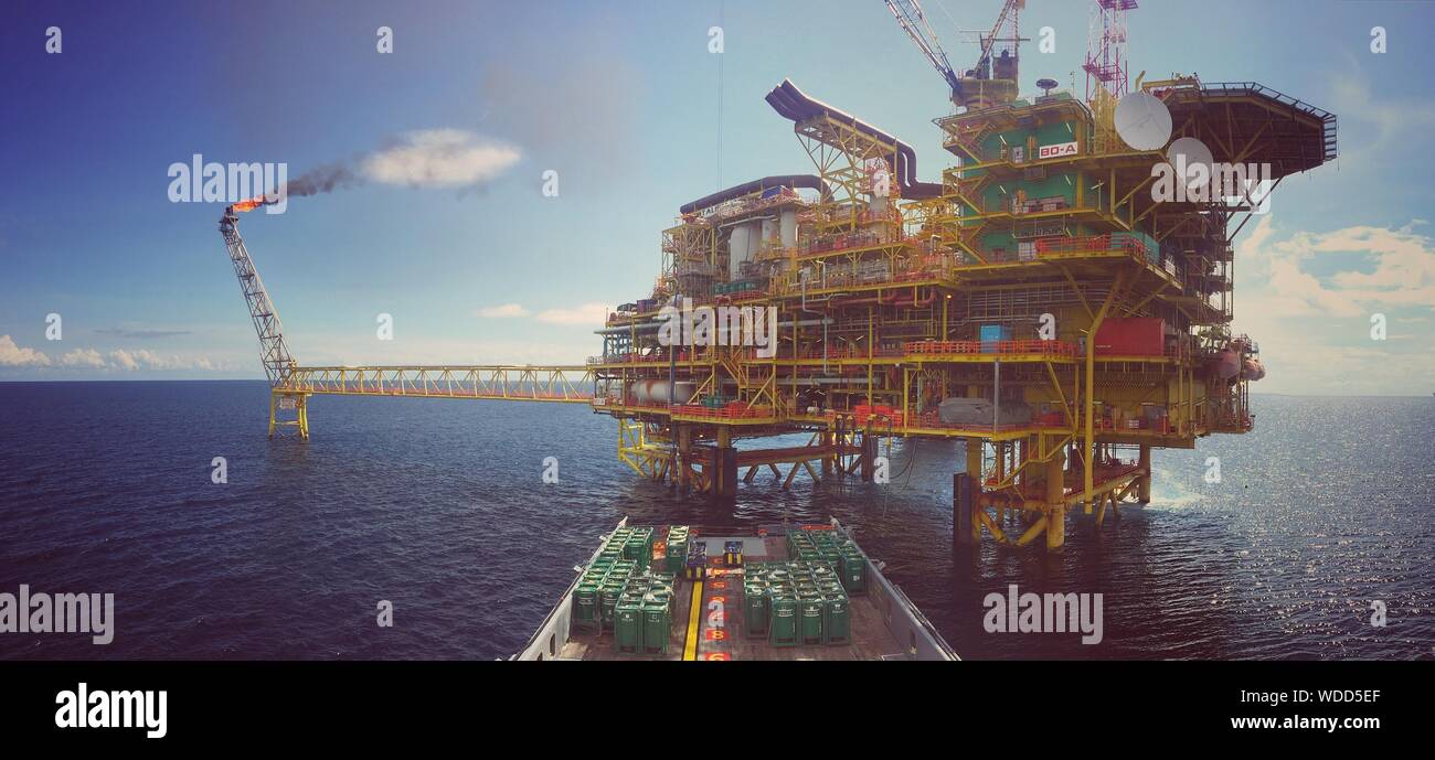 Floating oil production platform hi-res stock photography and images ...
