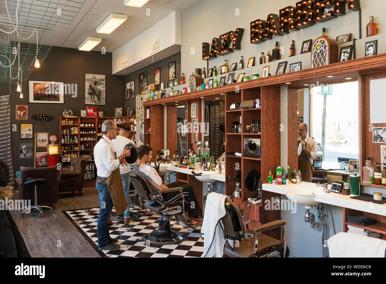 Barbers cutting hair hi-res stock photography and images - Alamy