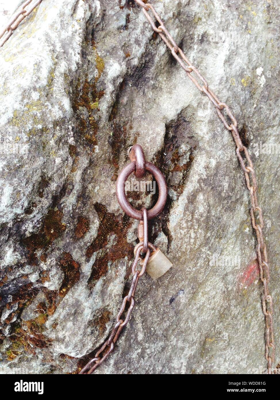 Uluru or ayers rock chains hi-res stock photography and images - Alamy