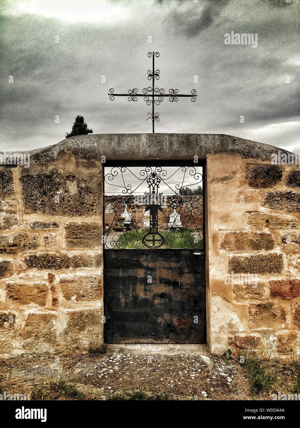 Entrance cemetery hi-res stock photography and images - Alamy