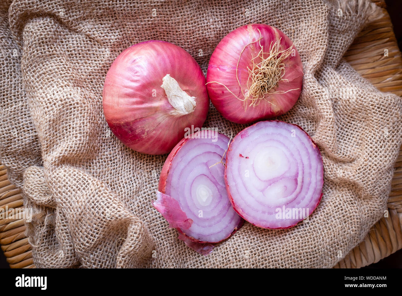 The sweet red onion of tropea hi-res stock photography and images - Alamy