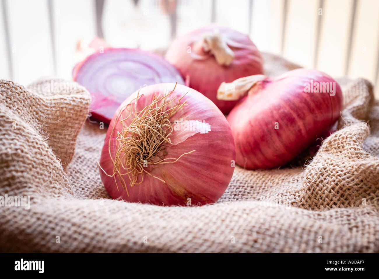 The sweet red onion of tropea hi-res stock photography and images - Alamy
