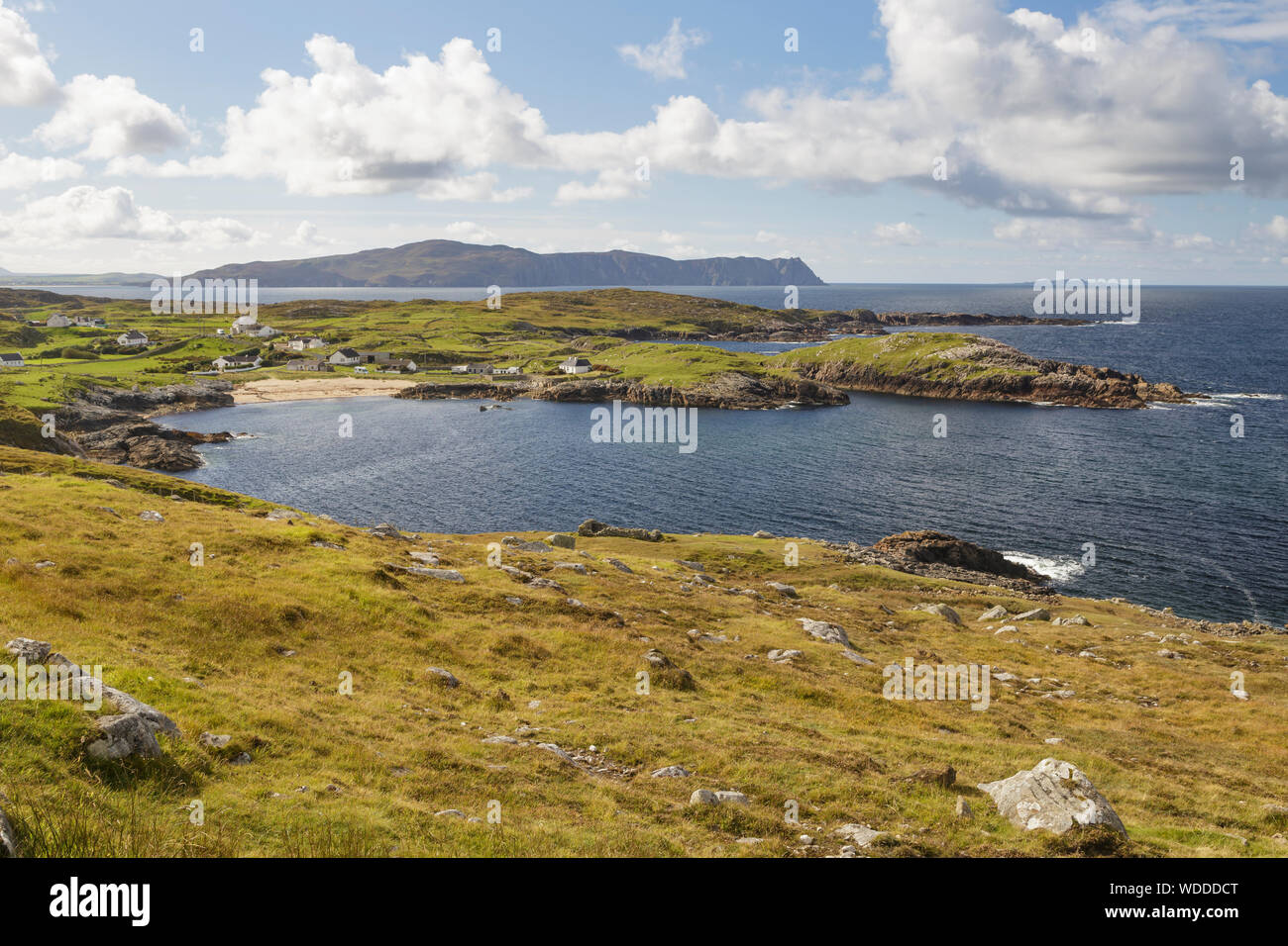Rugged irish coastline hi-res stock photography and images - Alamy