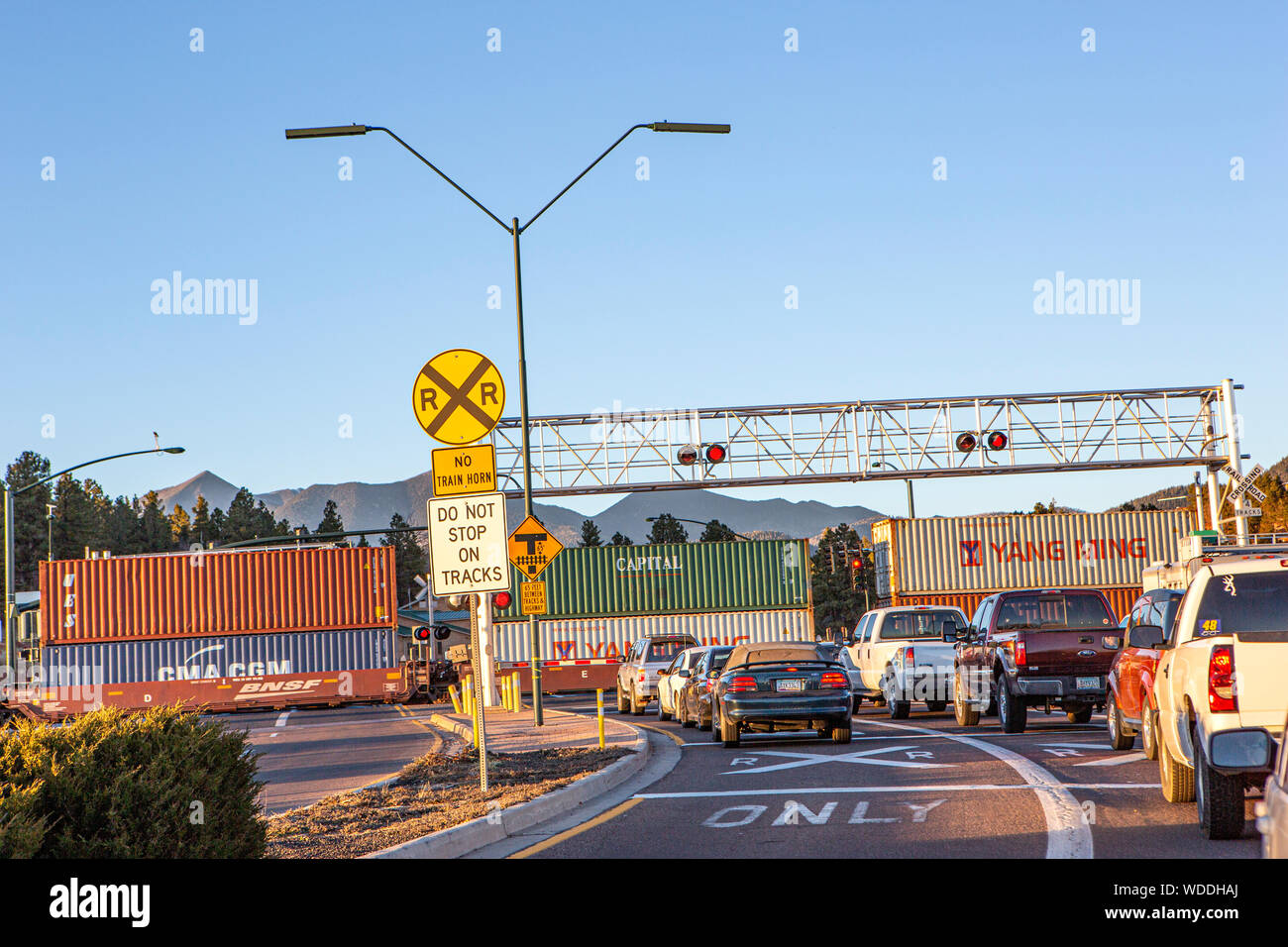 Traffic waiting hi-res stock photography and images - Alamy