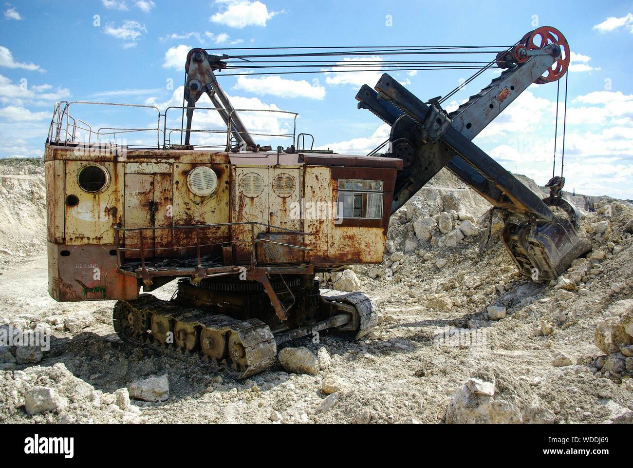 Abandoned construction site hi-res stock photography and images - Alamy