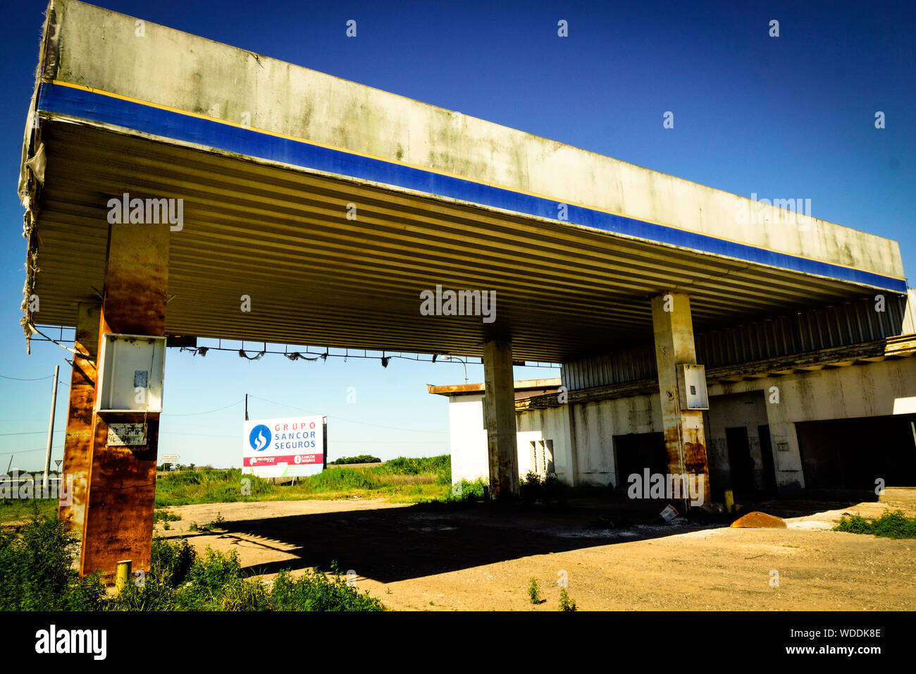 Old gas station hi-res stock photography and images - Alamy
