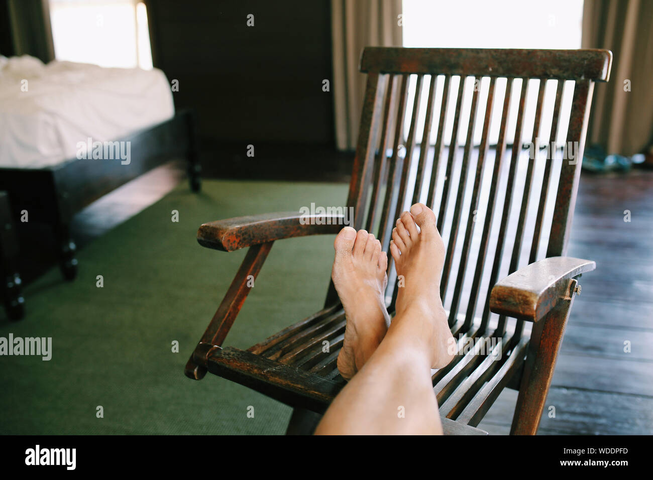 Legs crossed chair hi-res stock photography and images - Alamy