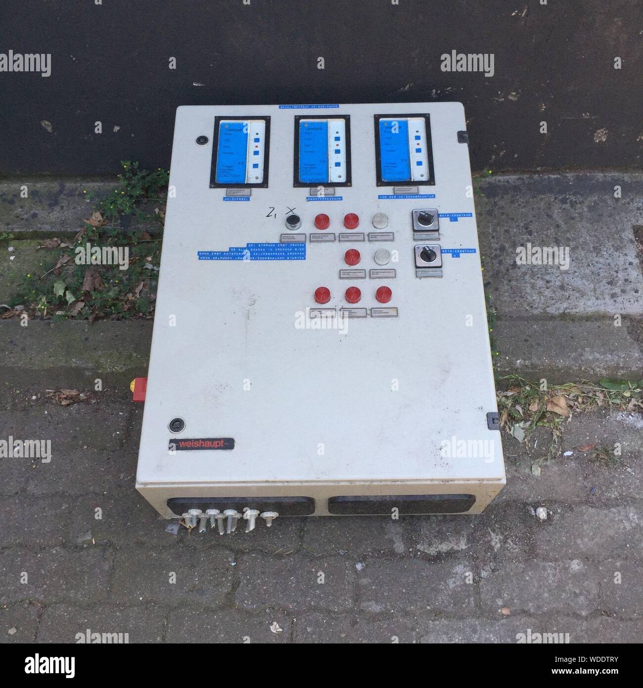 Electric power meter outdoors hi-res stock photography and images - Alamy