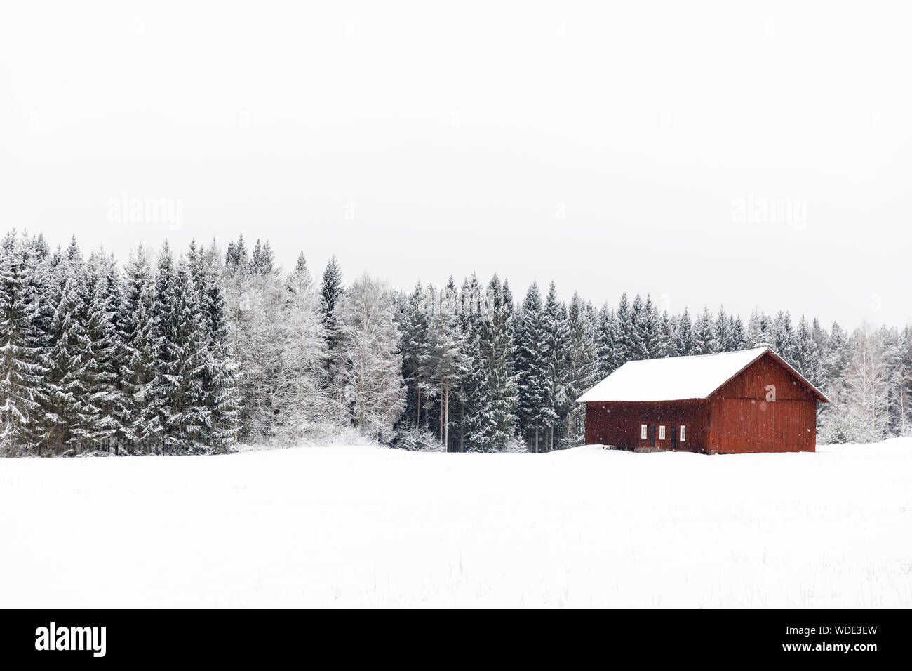 Barn in snow hi-res stock photography and images - Alamy