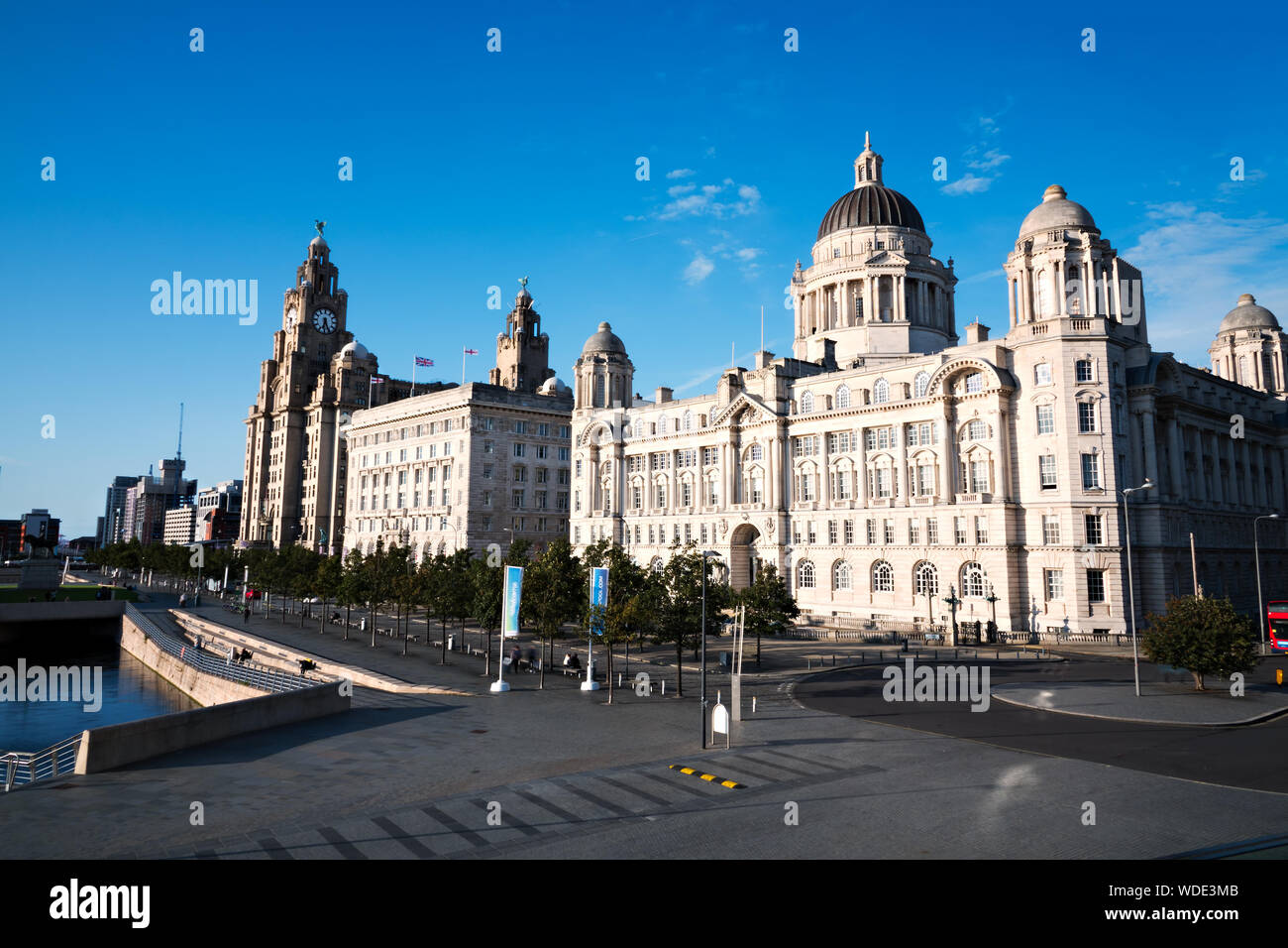Liver buildings famous clock hi-res stock photography and images - Alamy