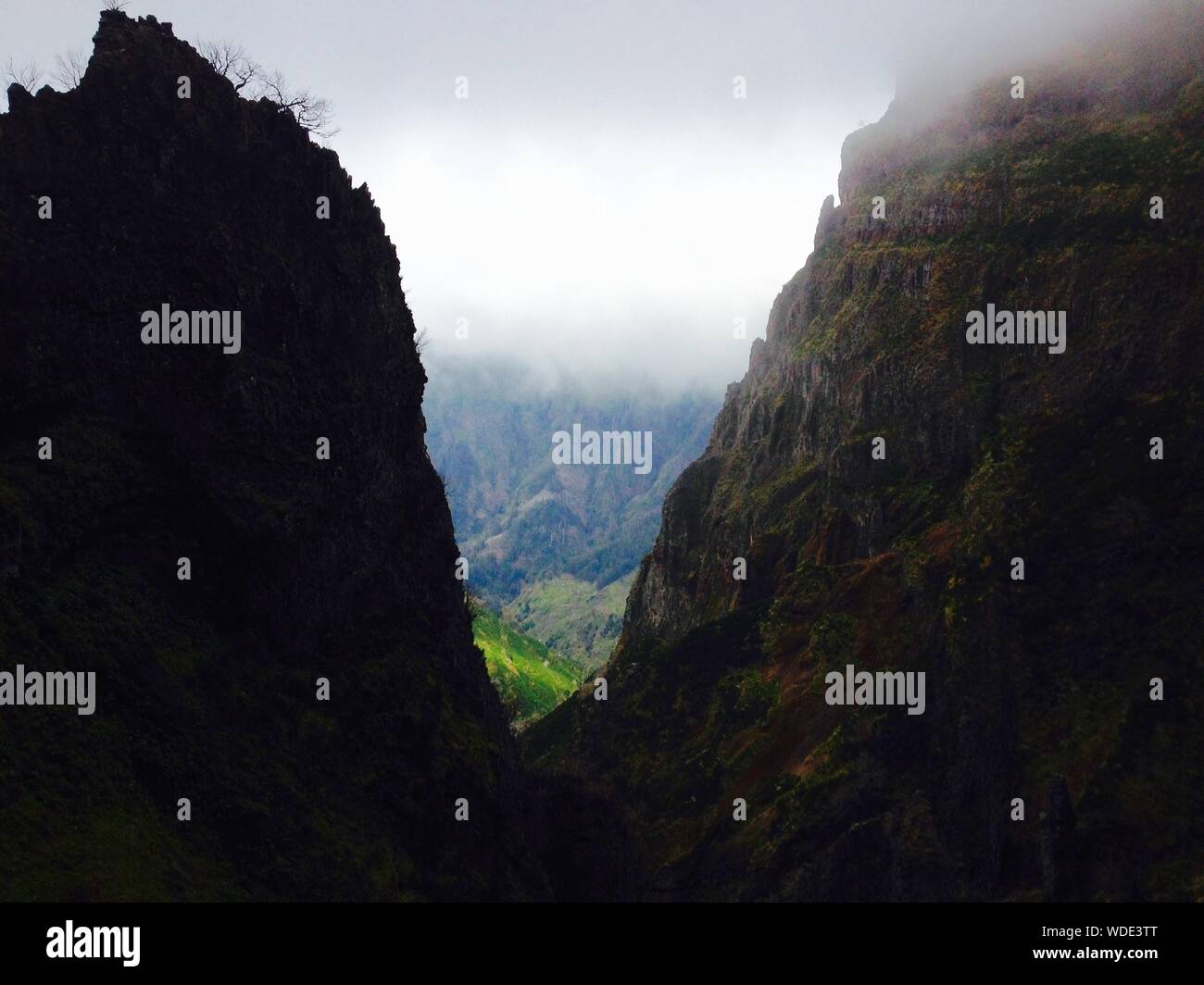 Mountain valley sky hi-res stock photography and images - Alamy