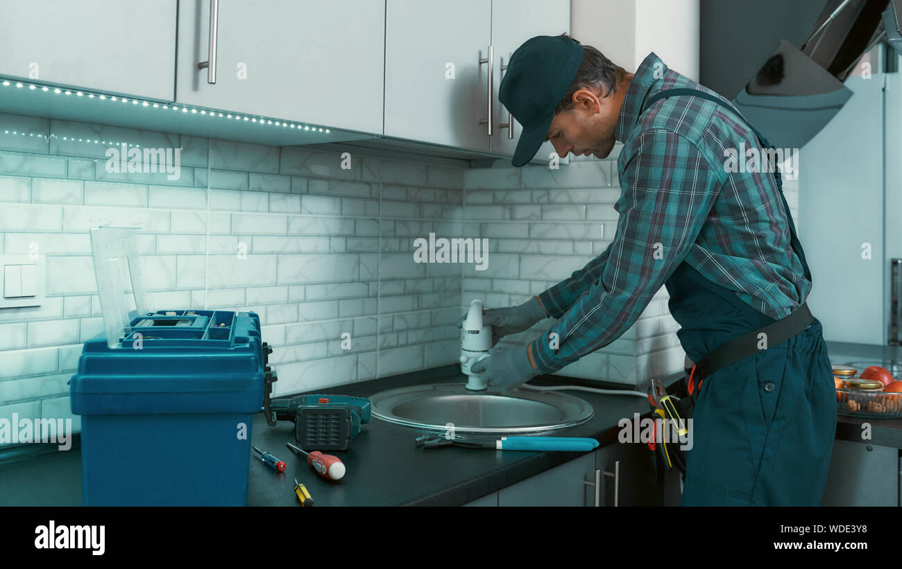 Installing home pipe hi-res stock photography and images - Alamy