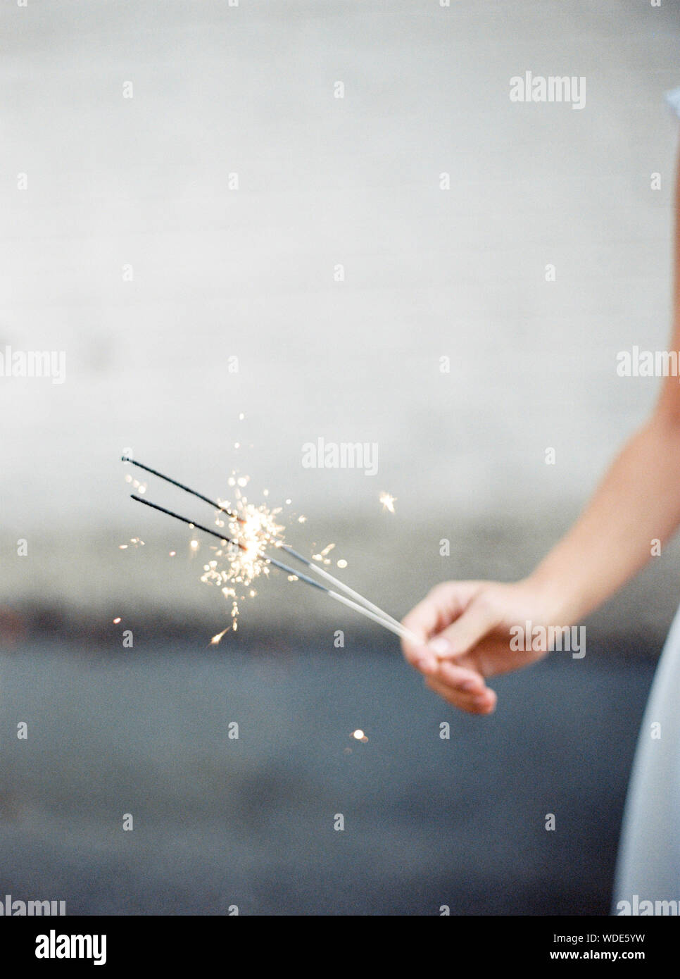Hand sparklers hi-res stock photography and images - Alamy