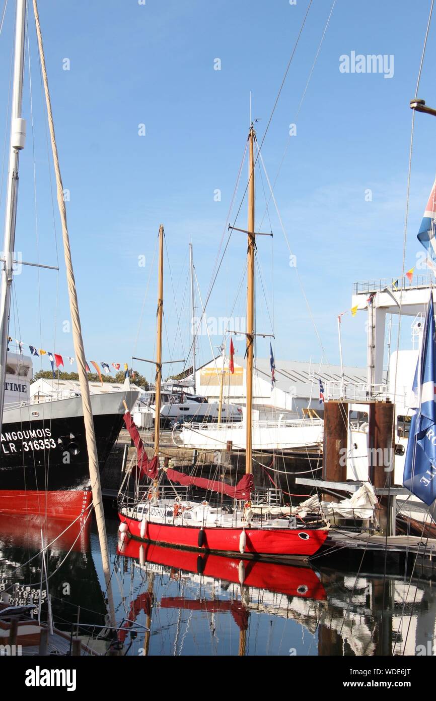 The joshua boat of bernard moitessier hi-res stock photography and ...