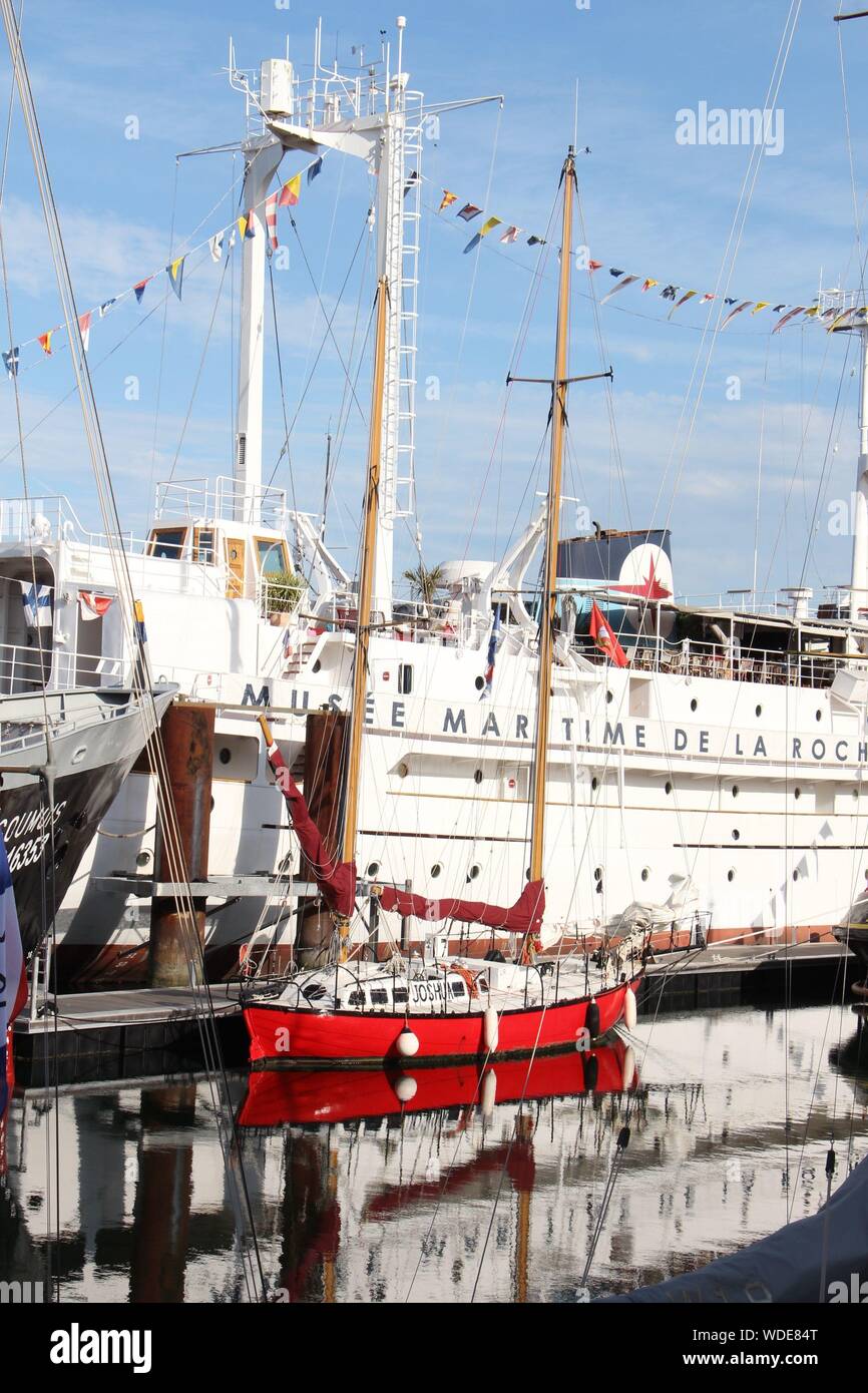 The joshua boat of bernard moitessier hi-res stock photography and ...