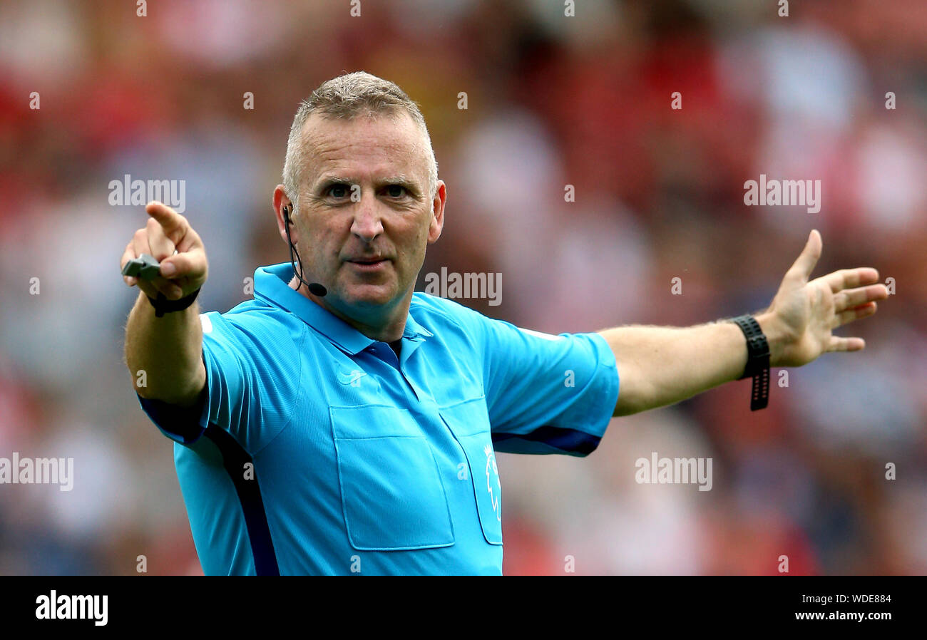 Jon Moss, match referee Stock Photo - Alamy