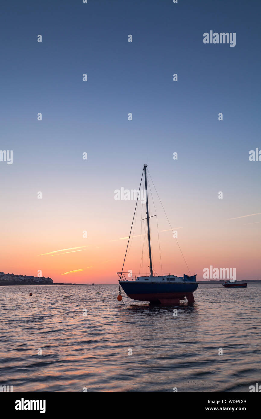 A yacht at Instow beach, north devon at sunset Stock Photo - Alamy
