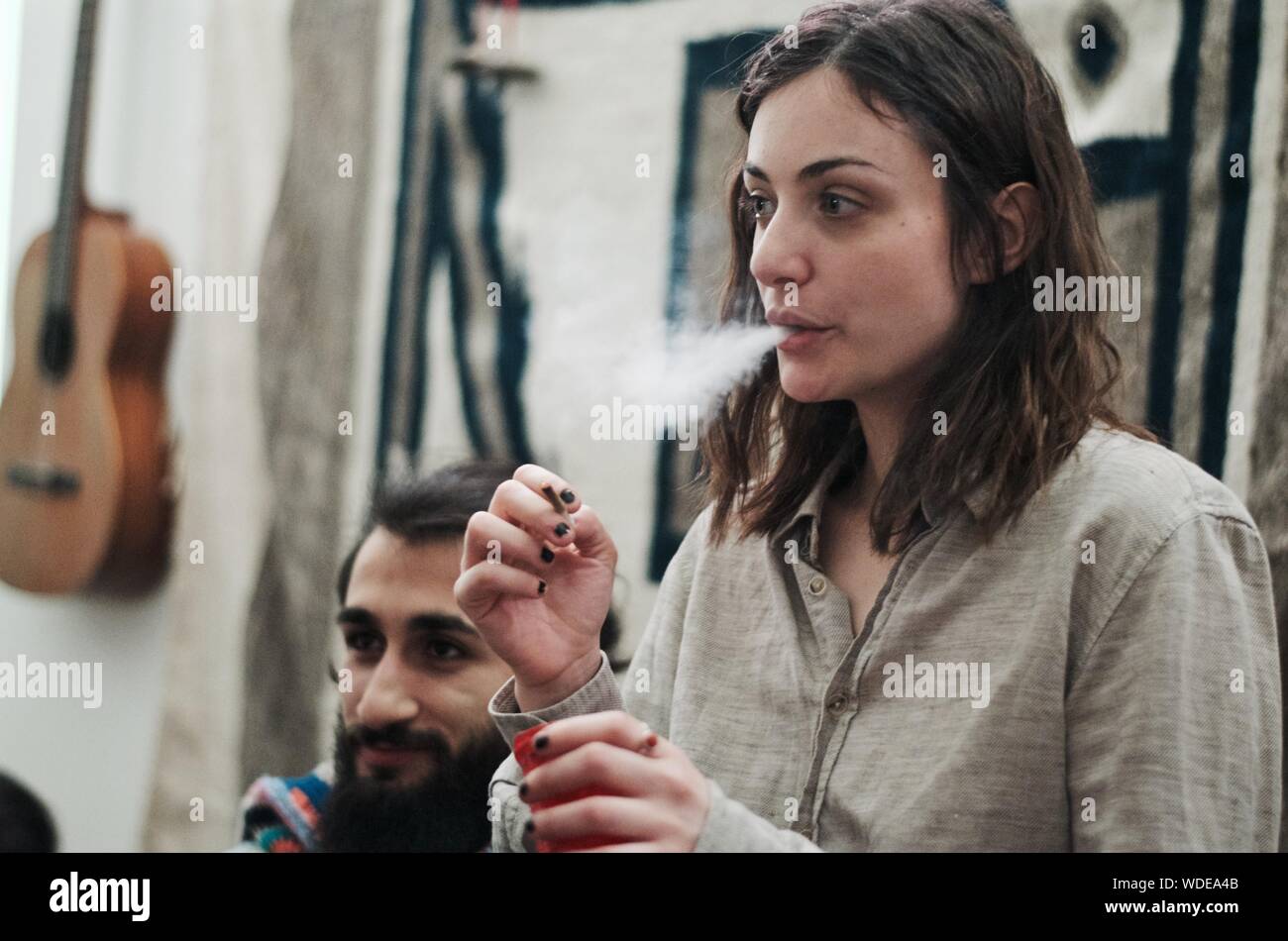 Two young women smoking hi-res stock photography and images - Alamy