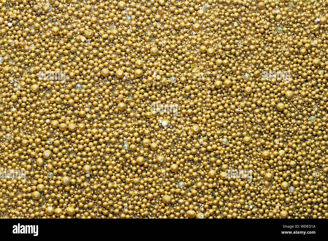 Very bright and shinny golden metallic background Stock Photo - Alamy