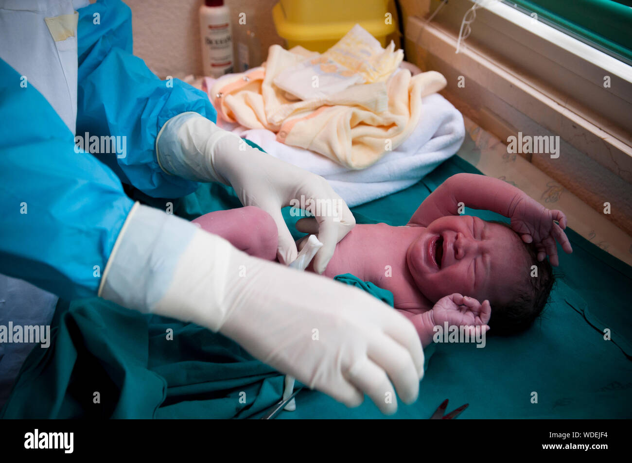 Newborn baby boys hospital blue hi-res stock photography and images - Alamy