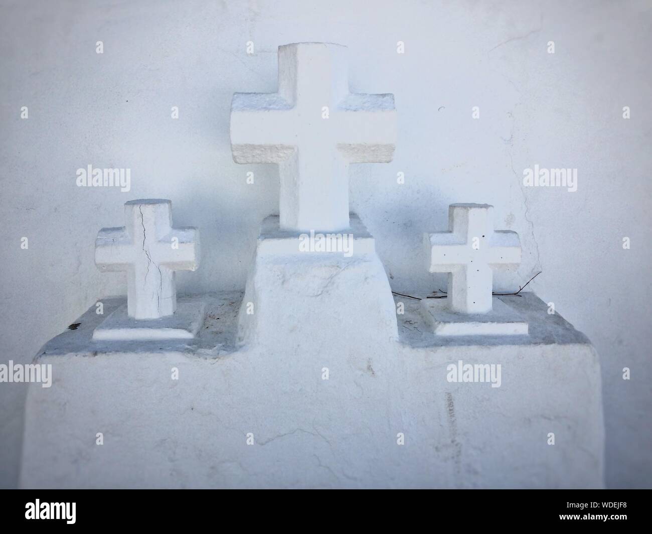 Three white crosses hi-res stock photography and images - Alamy