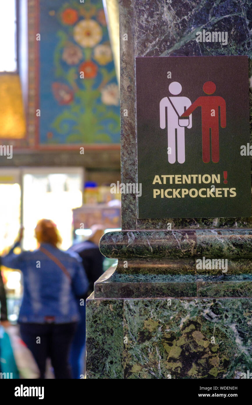 Pick pockets hi-res stock photography and images - Alamy