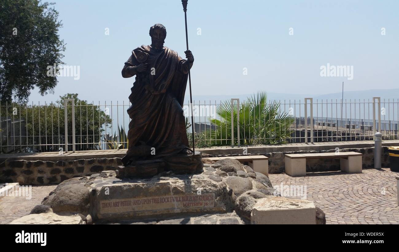 Saint peter statue hi-res stock photography and images - Alamy