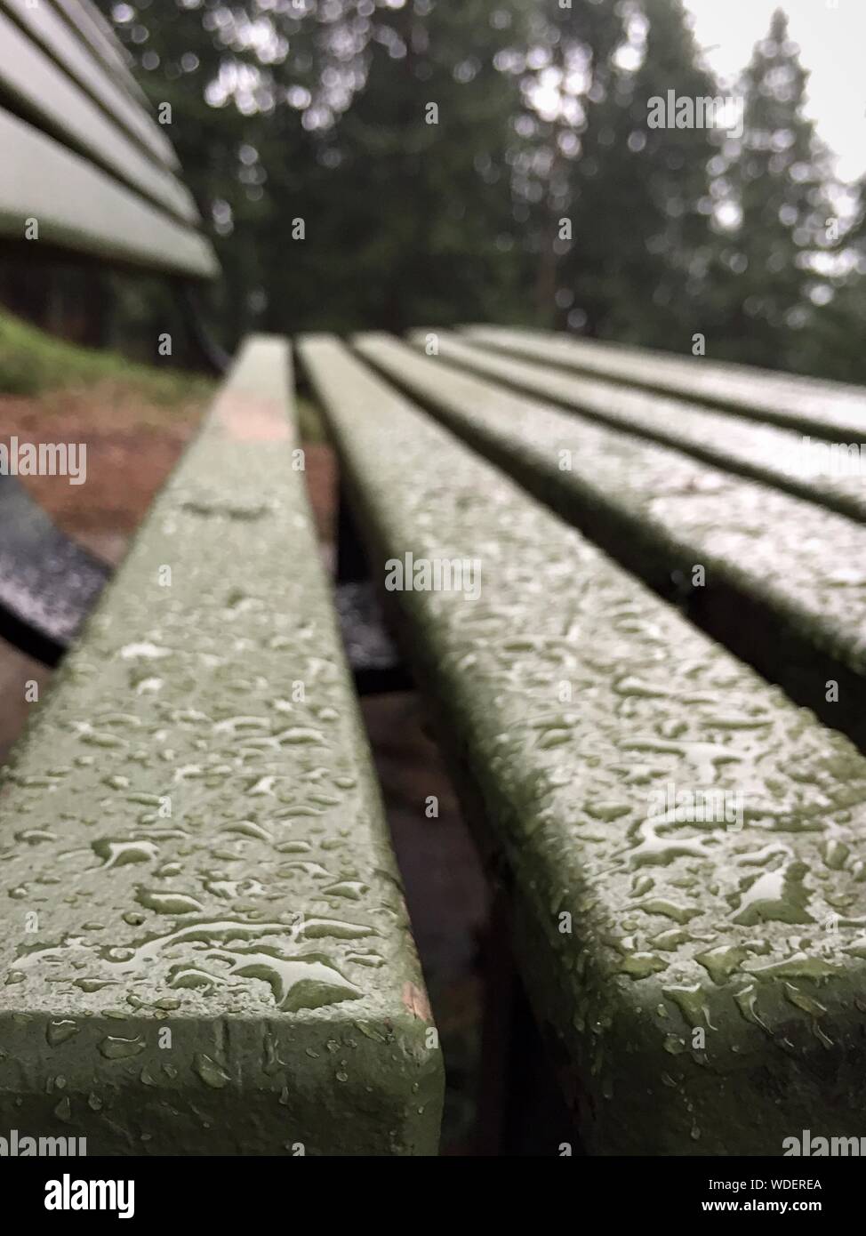 Water on bench hi-res stock photography and images - Alamy