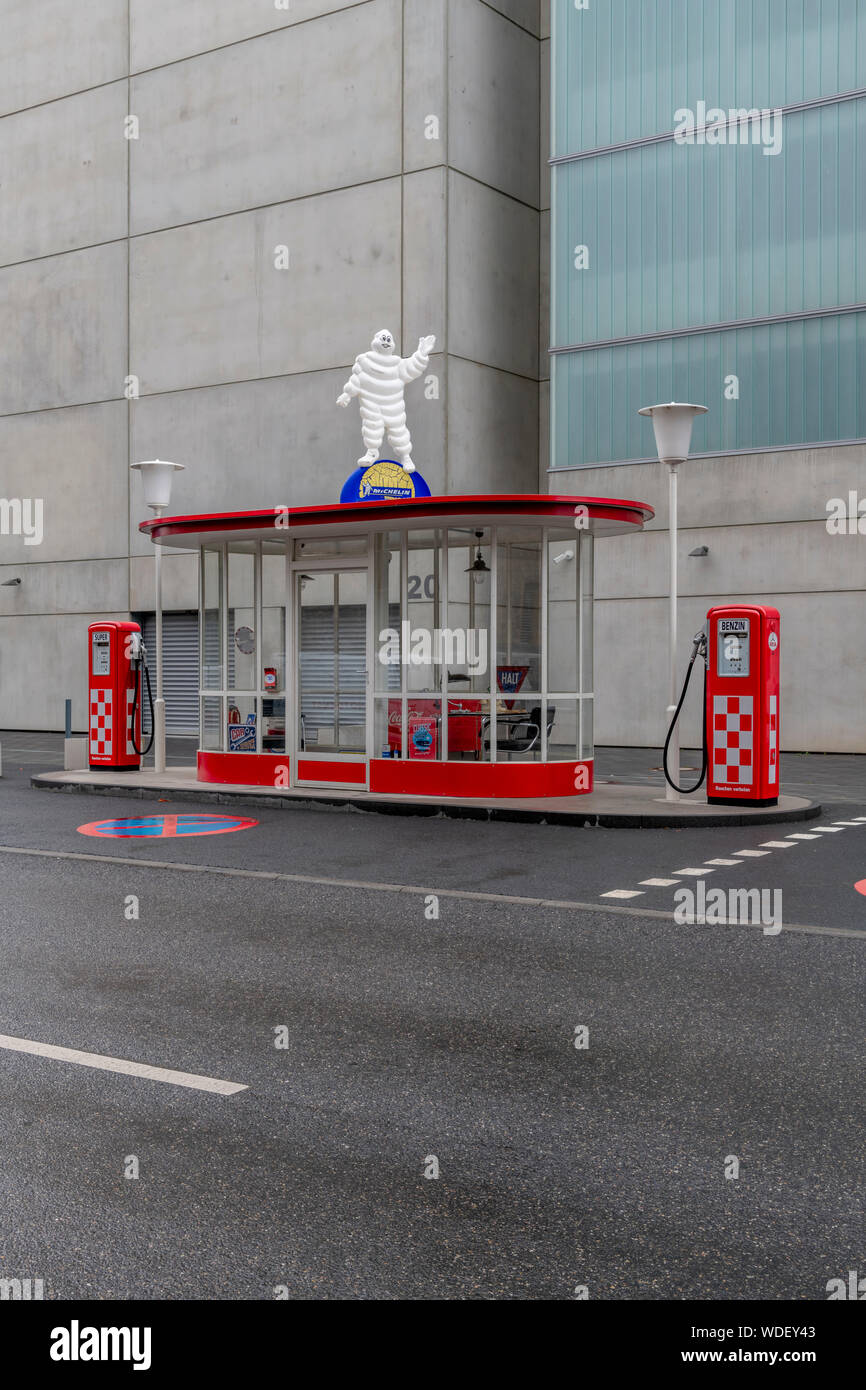 Tankstelle High Resolution Stock Photography and Images - Alamy