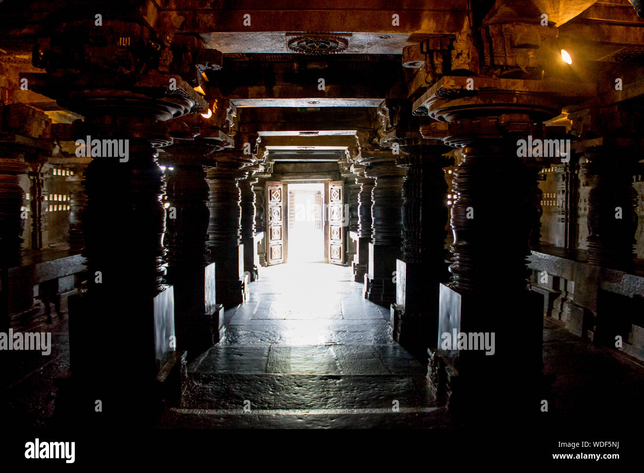 Empty temple hi-res stock photography and images - Alamy