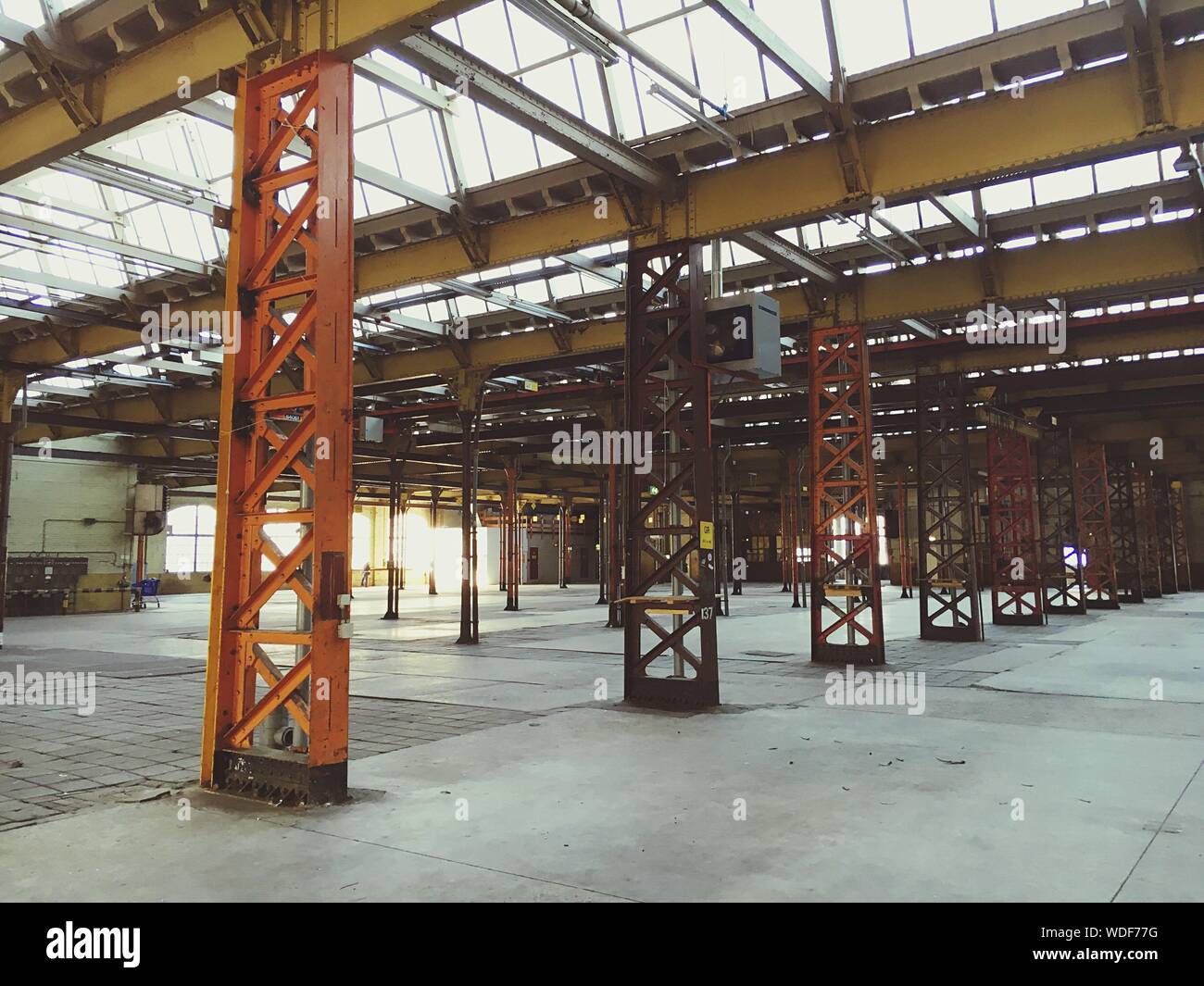 Old empty warehouse hi-res stock photography and images - Alamy