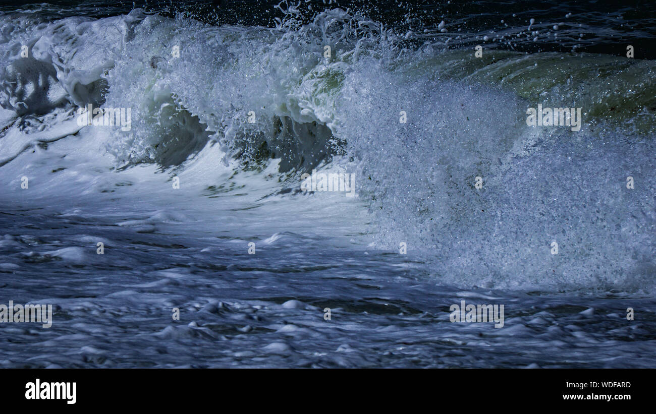 Water gushing waves hi-res stock photography and images - Alamy