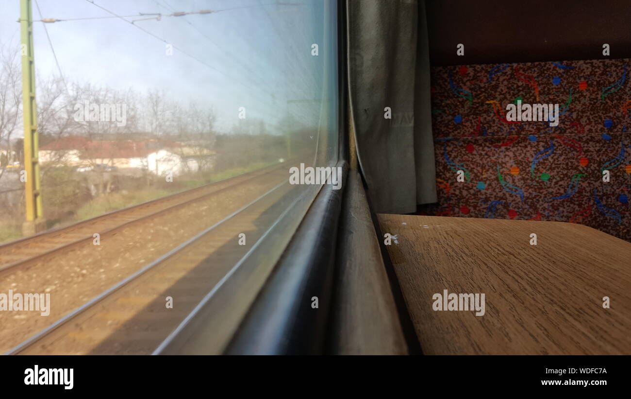 Train window table hi-res stock photography and images - Alamy