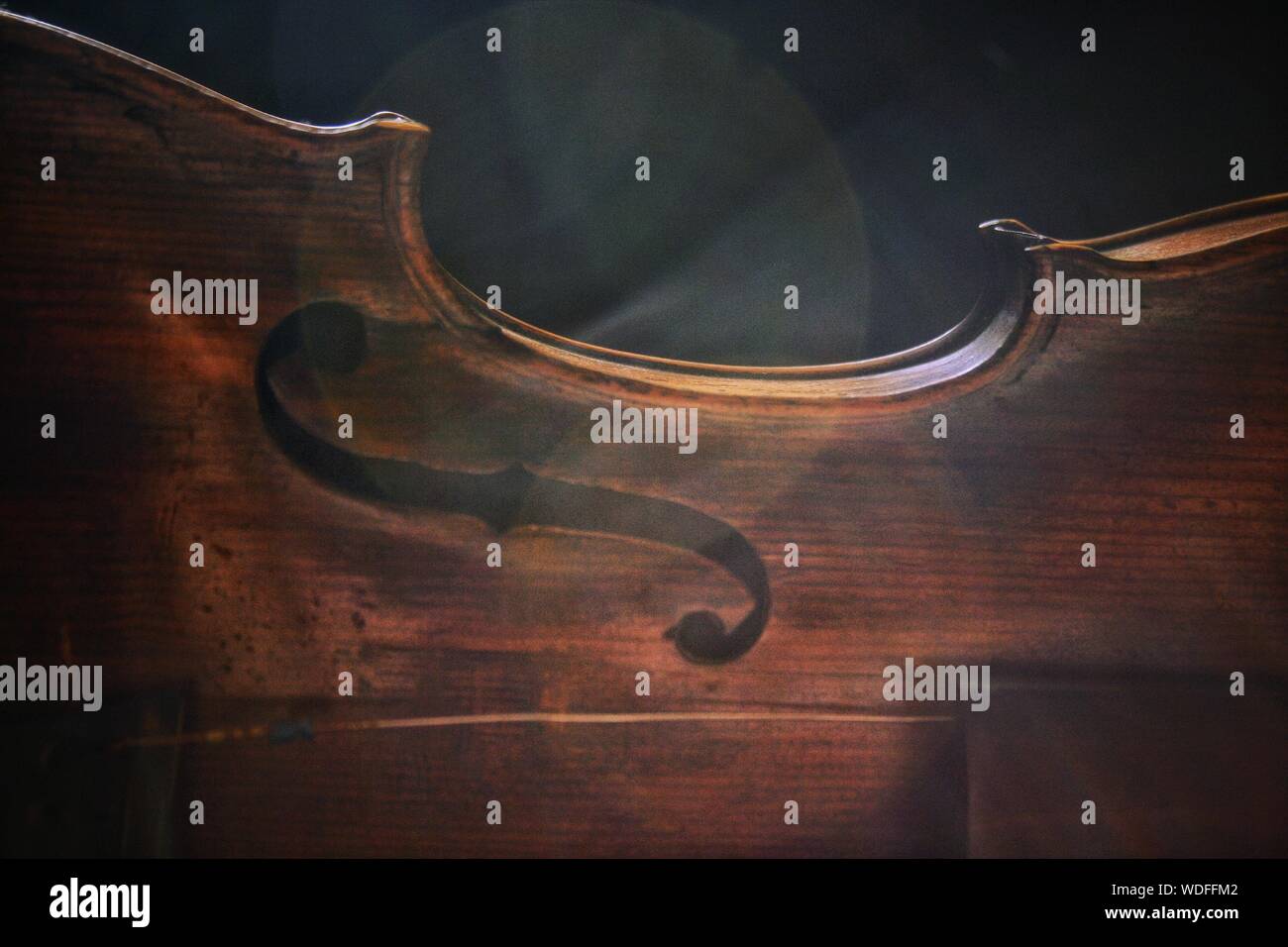 Violin Shape High Resolution Stock Photography and Images - Alamy