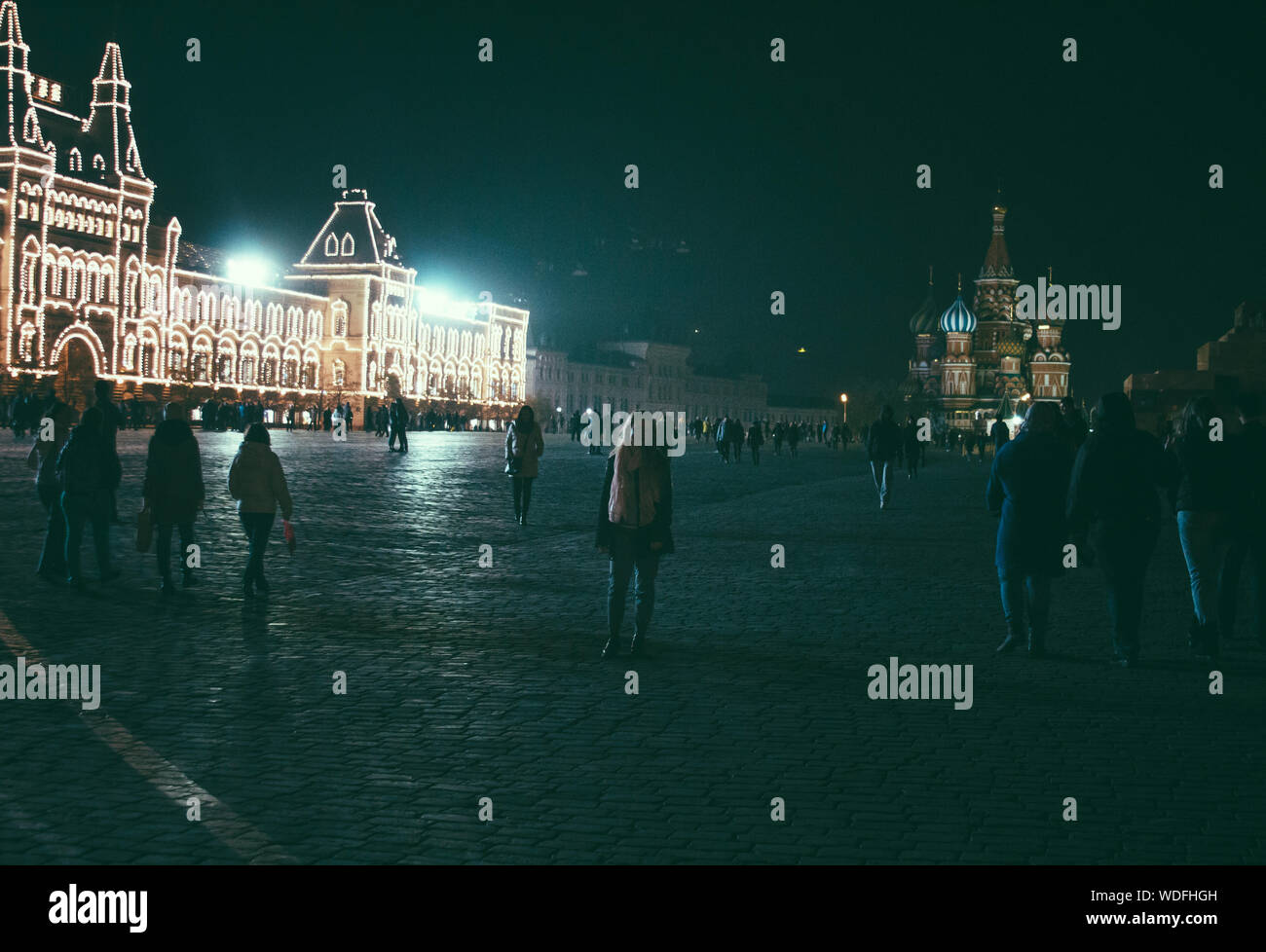People red square hi-res stock photography and images - Alamy