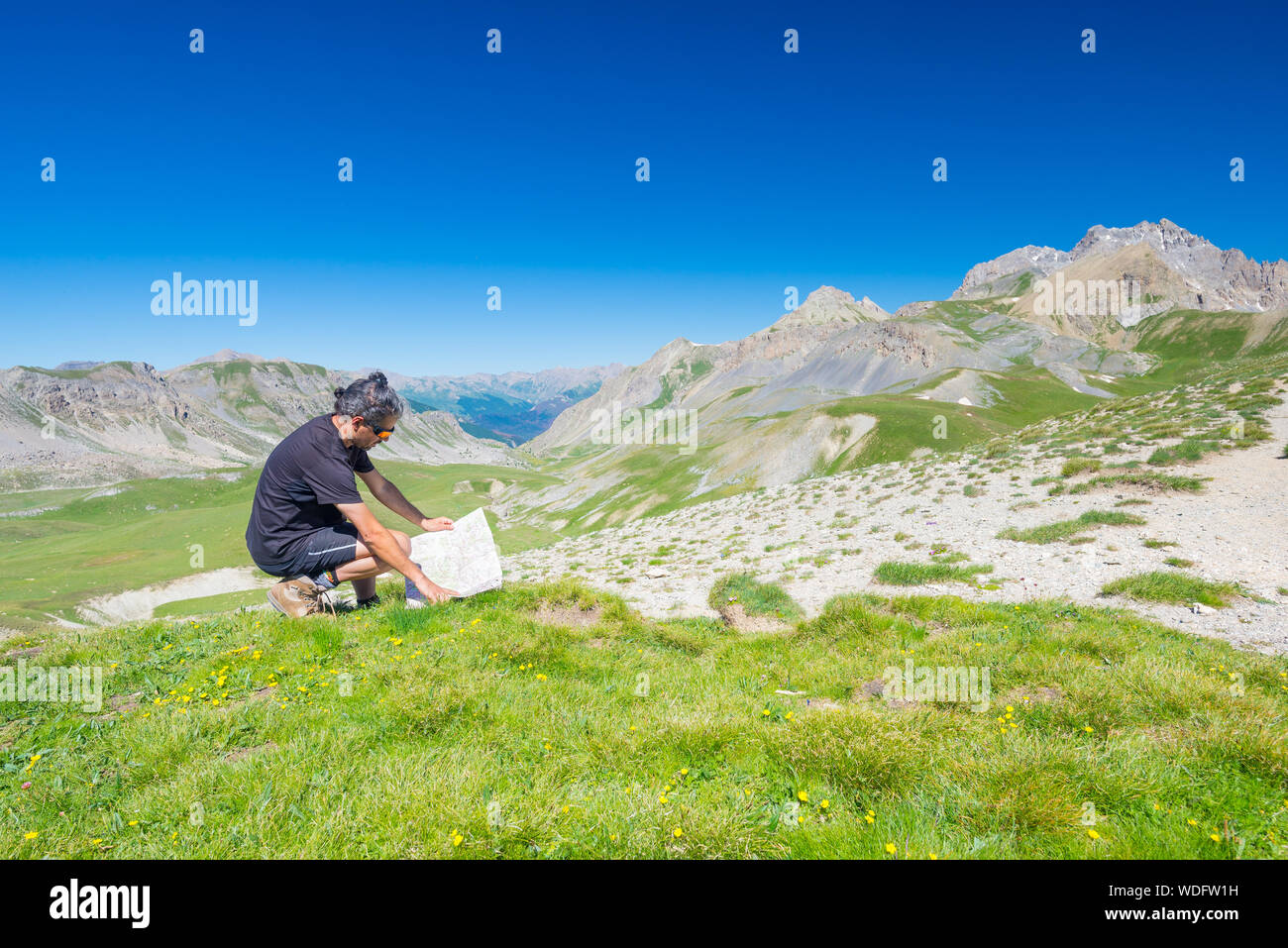 Full range map hi-res stock photography and images - Alamy
