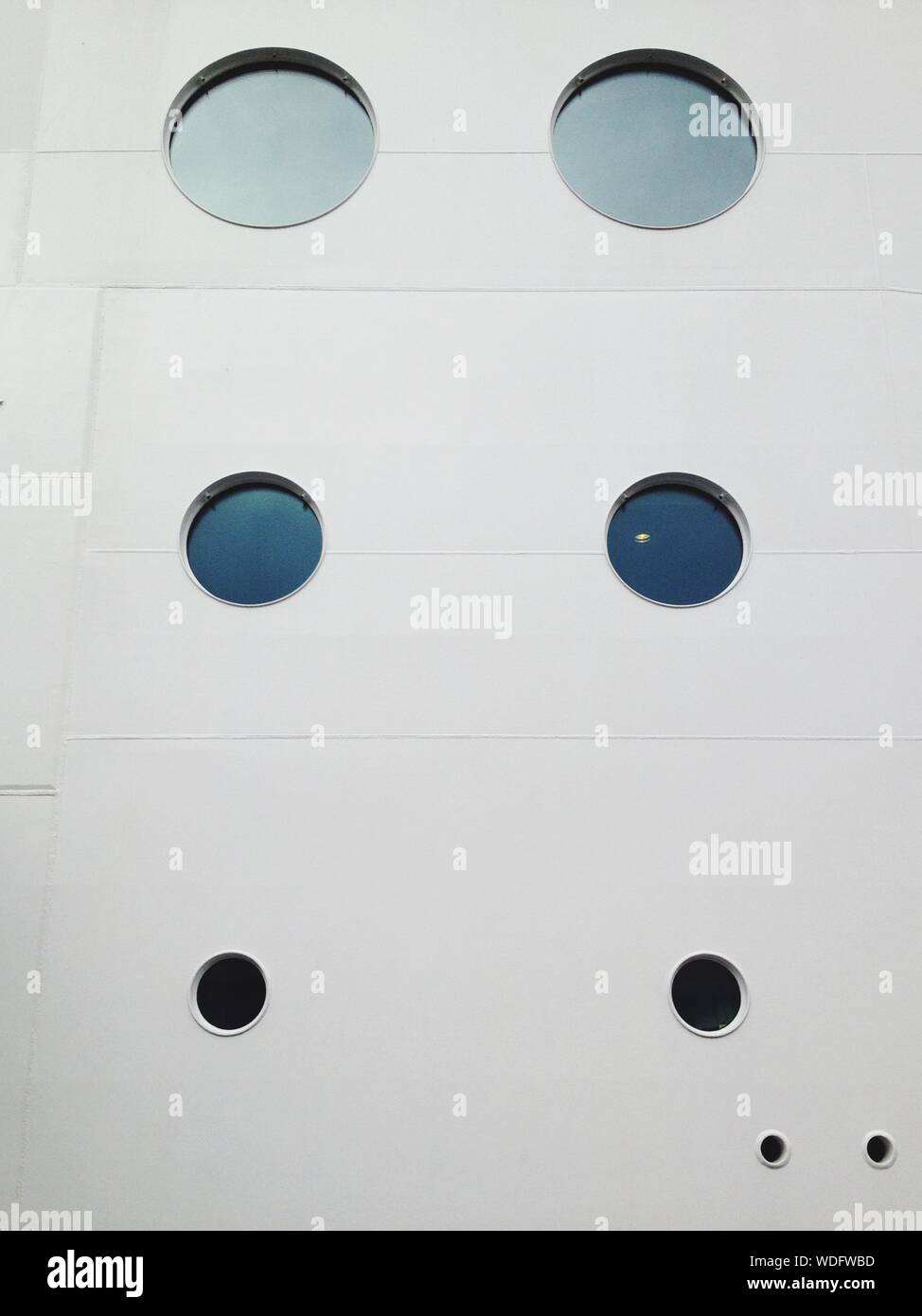 Windows of ship hi-res stock photography and images - Alamy