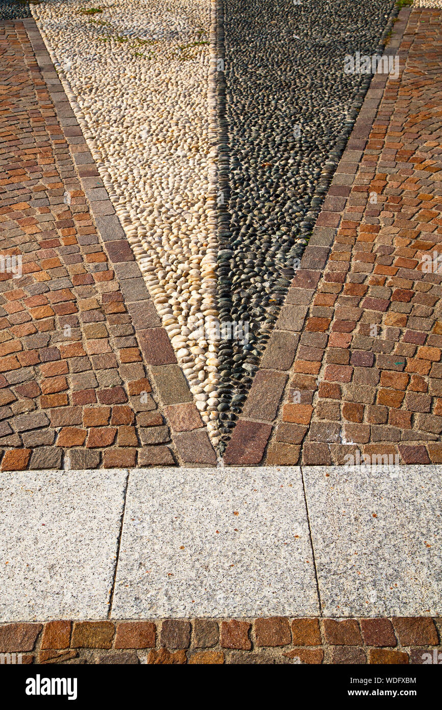 Shape triangle hi-res stock photography and images - Alamy