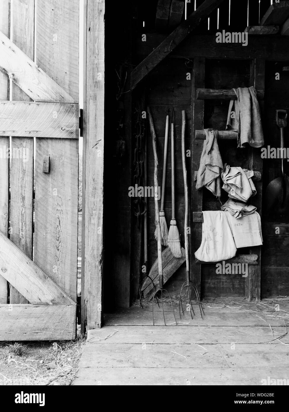 Interior barn hi-res stock photography and images - Alamy