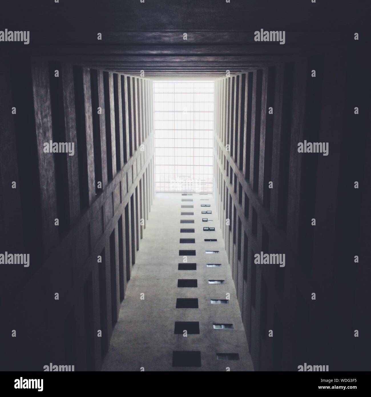 Angle courtyard hi-res stock photography and images - Alamy
