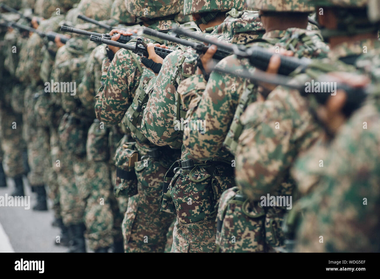 Soldiers military parade hi-res stock photography and images - Alamy