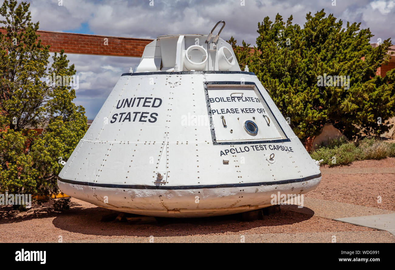 Space capsule desert hi-res stock photography and images - Alamy