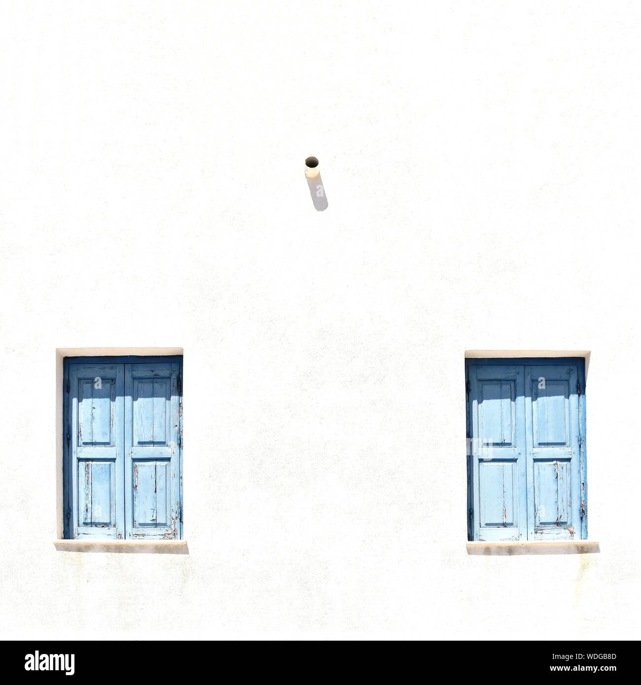 Closed wooden windows hi-res stock photography and images - Alamy