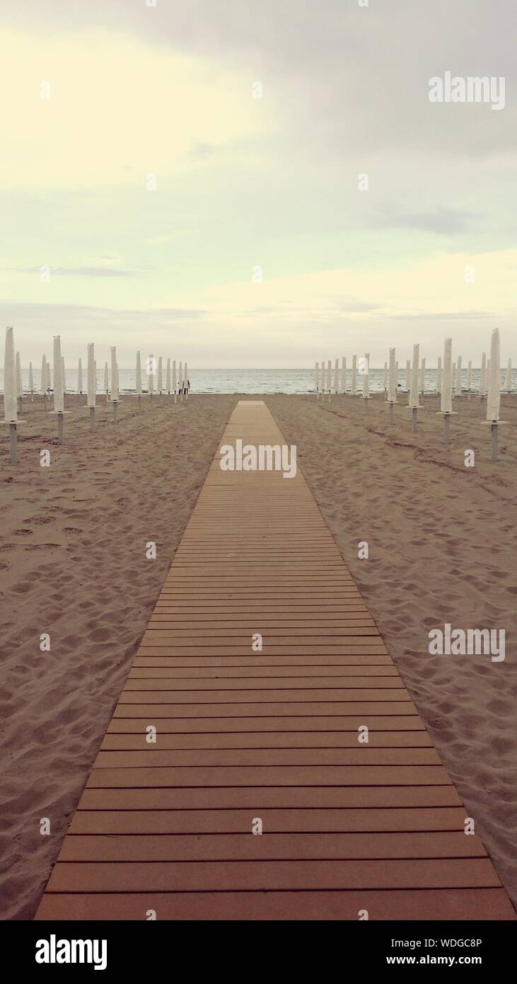 Pathway on beach hi-res stock photography and images - Alamy