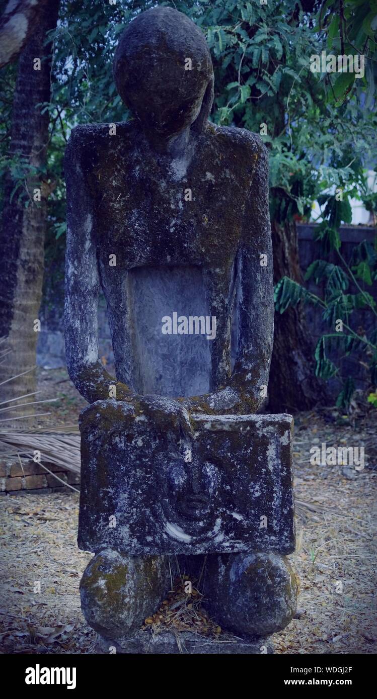 Statue damaged hi-res stock photography and images - Alamy