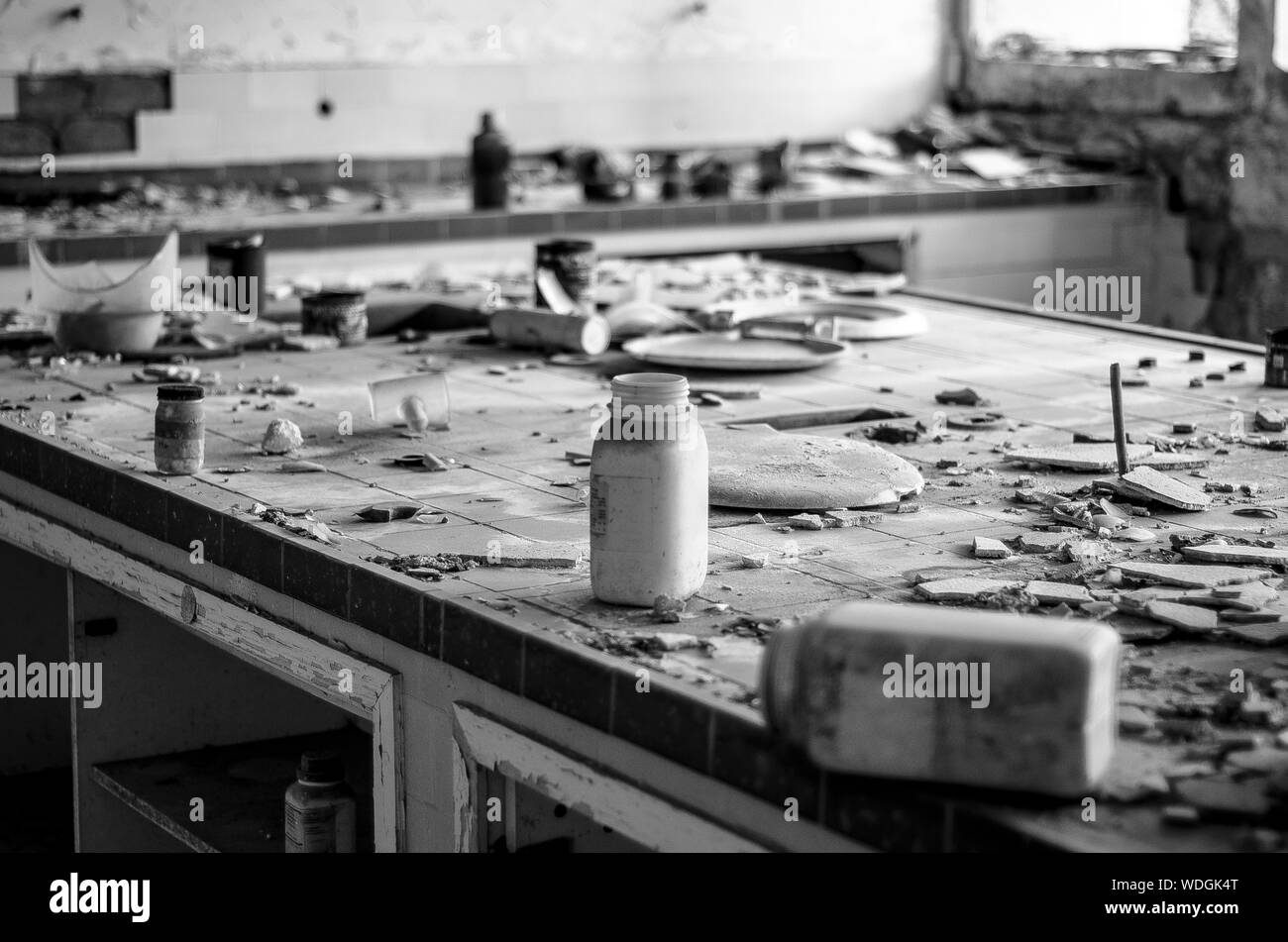 Messy laboratory hi-res stock photography and images - Alamy