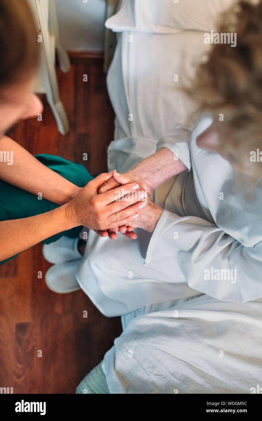 Nurse discussion with patient hi-res stock photography and images - Alamy
