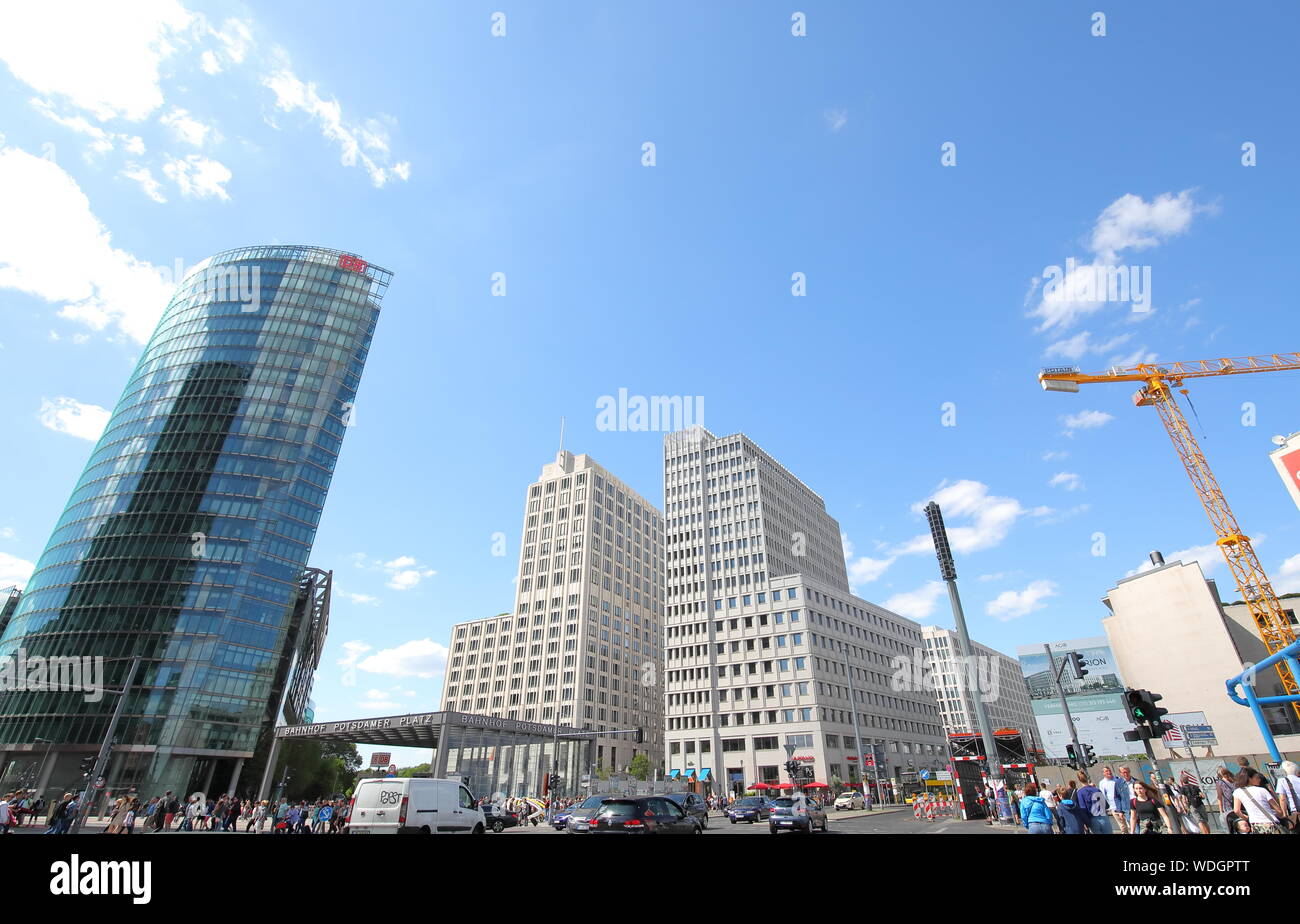 Berlin potsdamer platz shopping plaza hi-res stock photography and ...